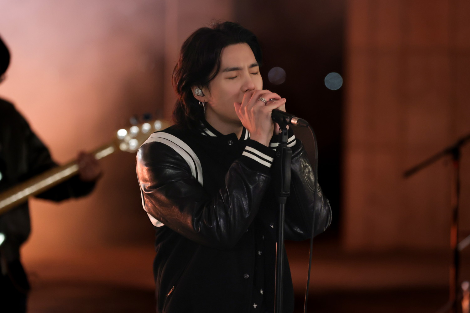 ＜特集＞BTS SUGAが世界を旅しながらミュージシャンと交流し、アルバムを完成させるまでを描いた『SUGA: Road to D-DAY ...