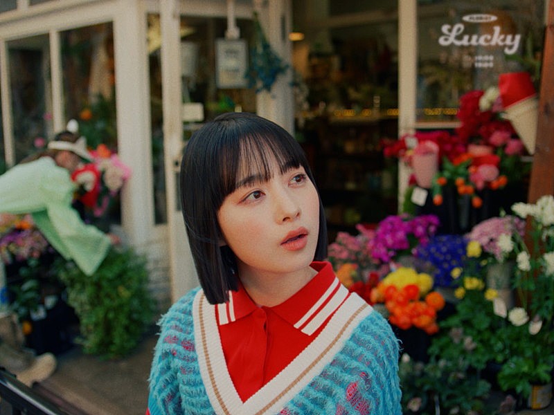 TOMOO、ダンスシーンも含むユニークな「LUCKY」MV公開 | Daily News | Billboard JAPAN